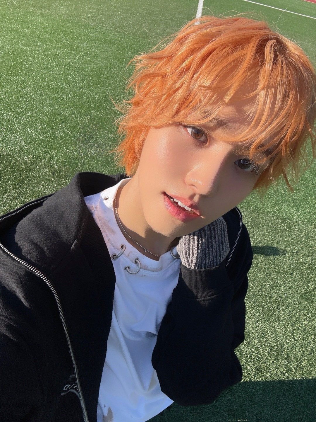 AHOF Community Post - 뽀글뽀글 파마 머리😚 - JUWON