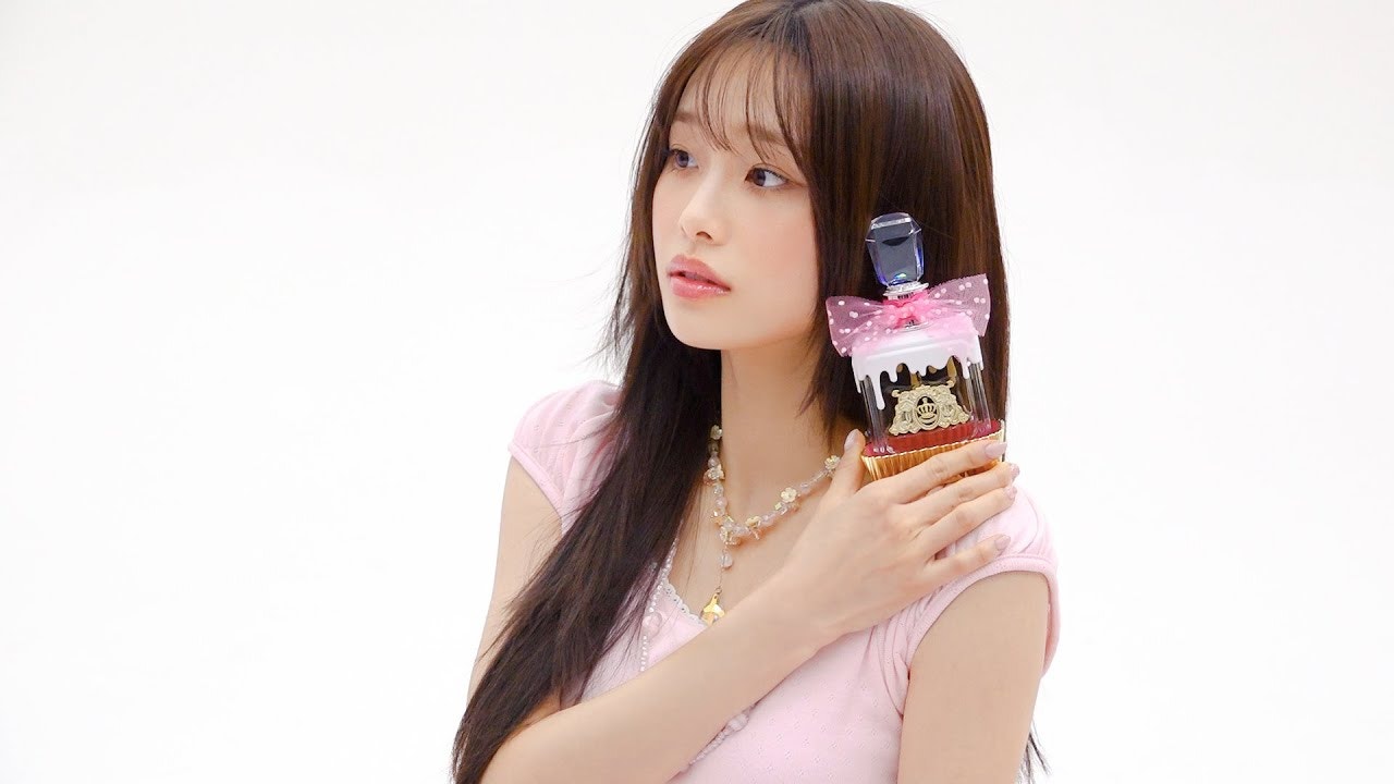 Multimedia de CHUU de Weverse - [CHUU-ing] Harper's BAZAAR 'Juicy Couture' 화보 촬영 비하인드