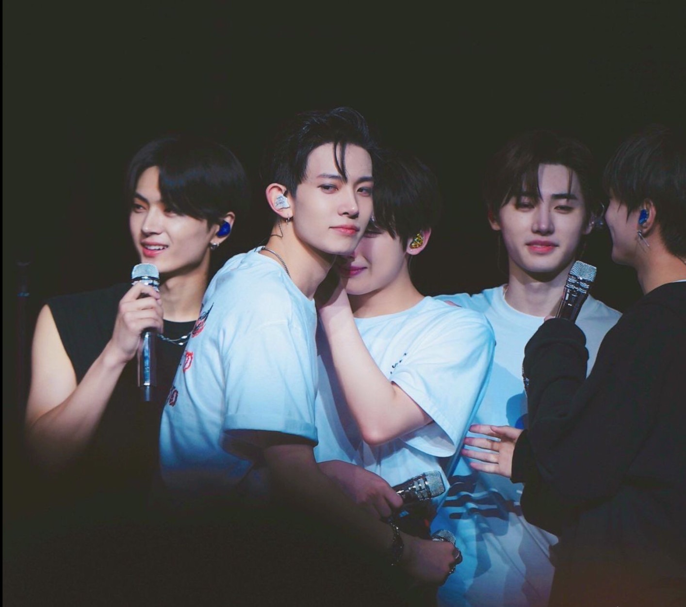 ENHYPEN Community Post - I want a big brother like heeseung 🥹 ️🦋