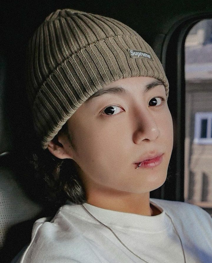 BTS Community Post - WELCOME BACK TO OUR PARTY PARTY YEAHHH BOY😭💜👑 WE ...