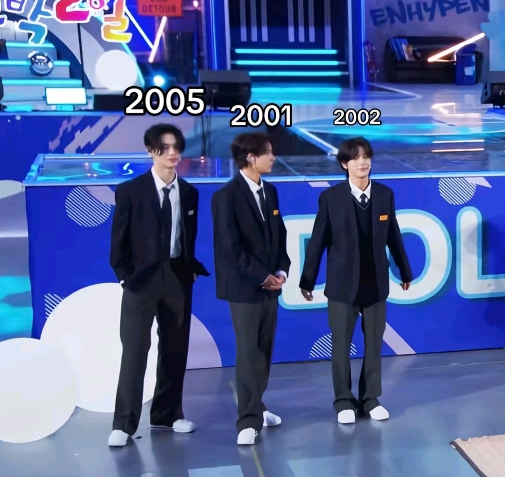 ENHYPEN Community Post - SO CUTEE JAKE 🤏🏼🤏🏻