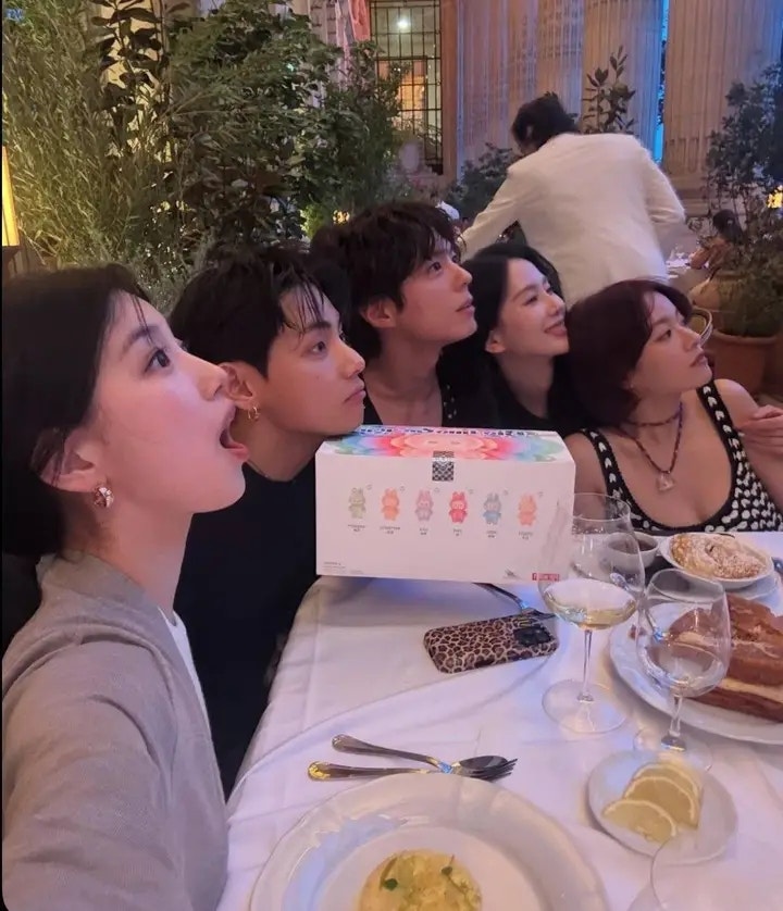 BTS Community Post - CELINE FAMILY🥰😍