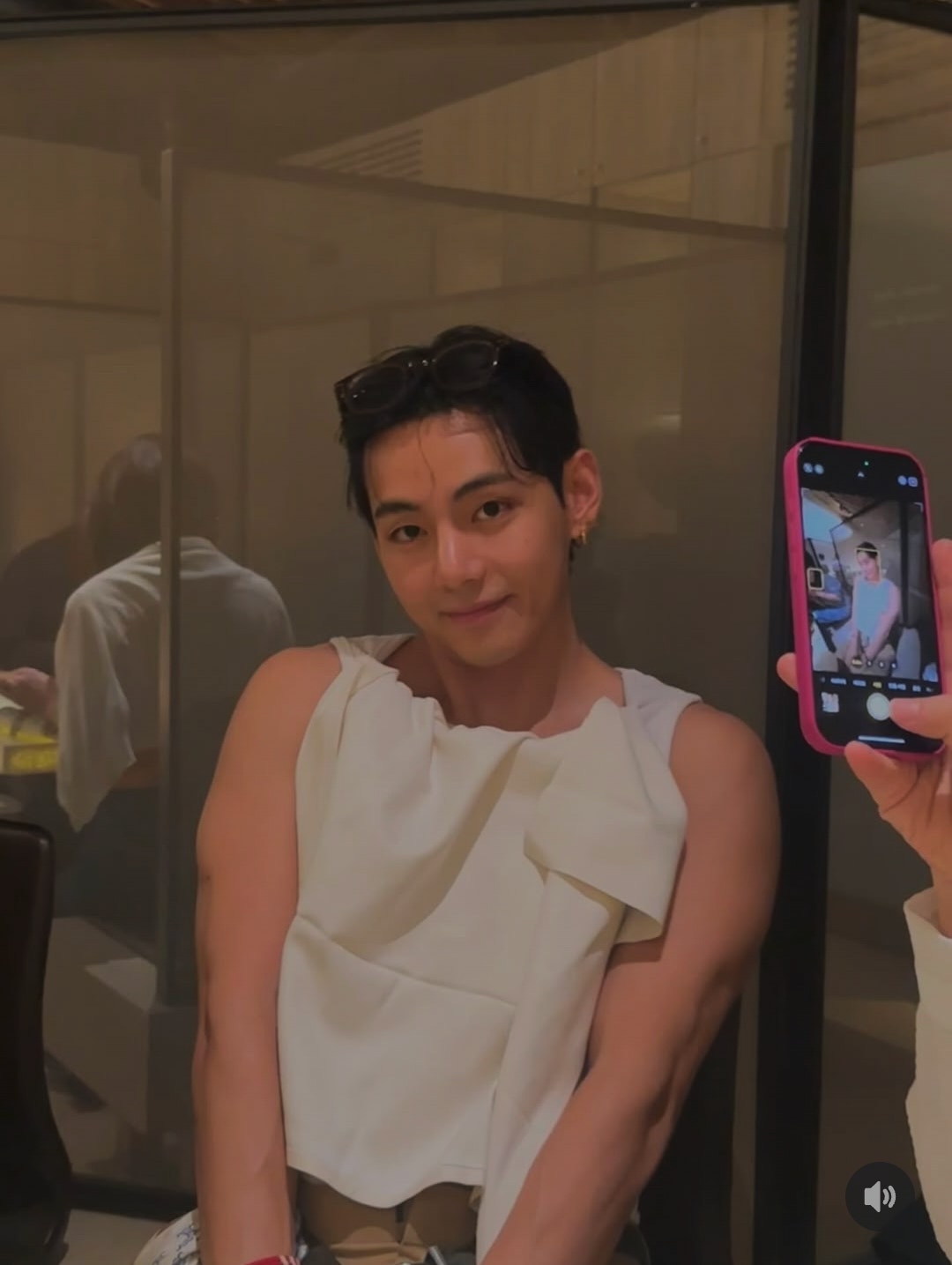 BTS Community Post - dear v..soo pretty 😍