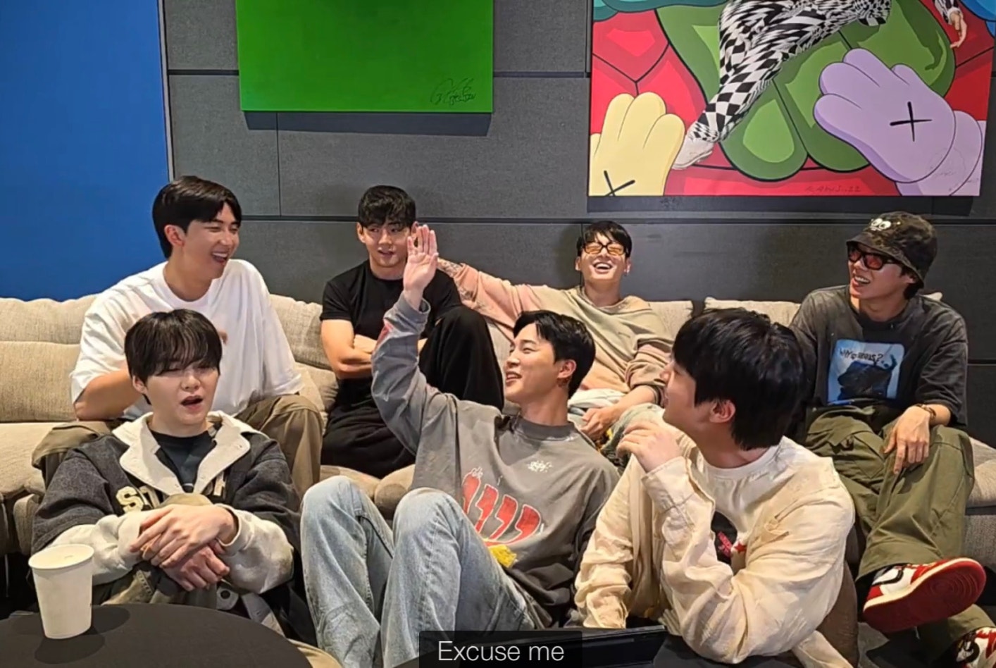 BTS Community Post - #to_jungkook Excuse me🖐️ アメリカでの作業は忙しいですか… 忙しいですよね ...