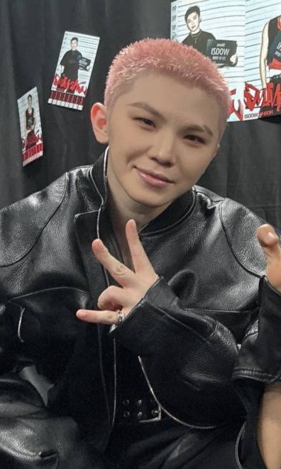 SEVENTEEN Community Post - i can't see anything difference