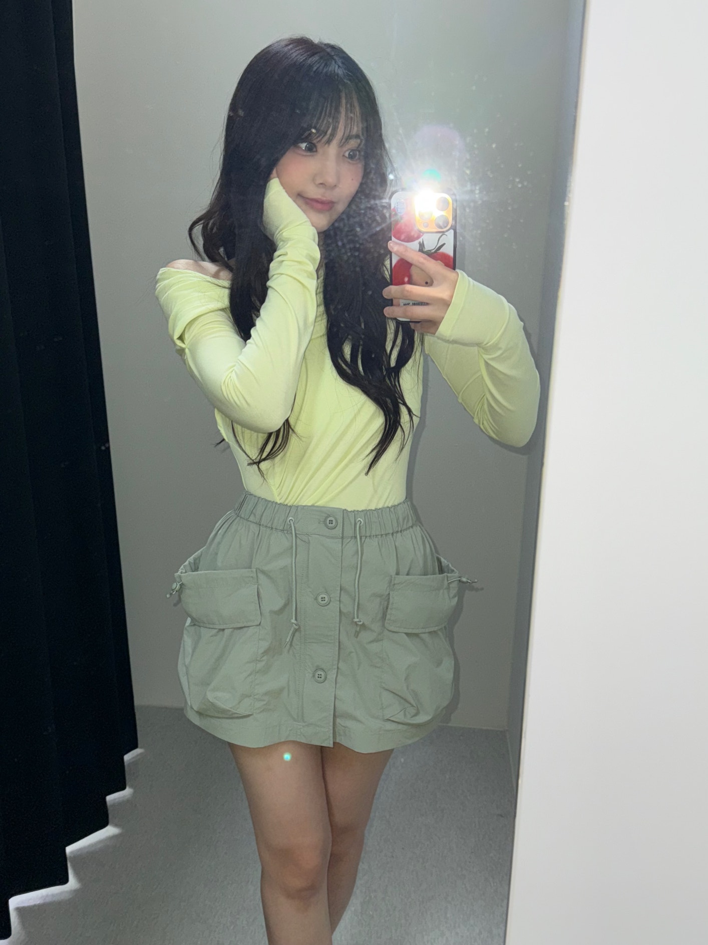 QWER Community Post - 오늘두 고마워따 💛💚 웨이브 밍이였어요!! 의상도 진짜 맘에 드는 의상 ㅎㅎ 갠적으로 좋아하는 스타일이야 이번 주도 에너지 많이 받아 ...