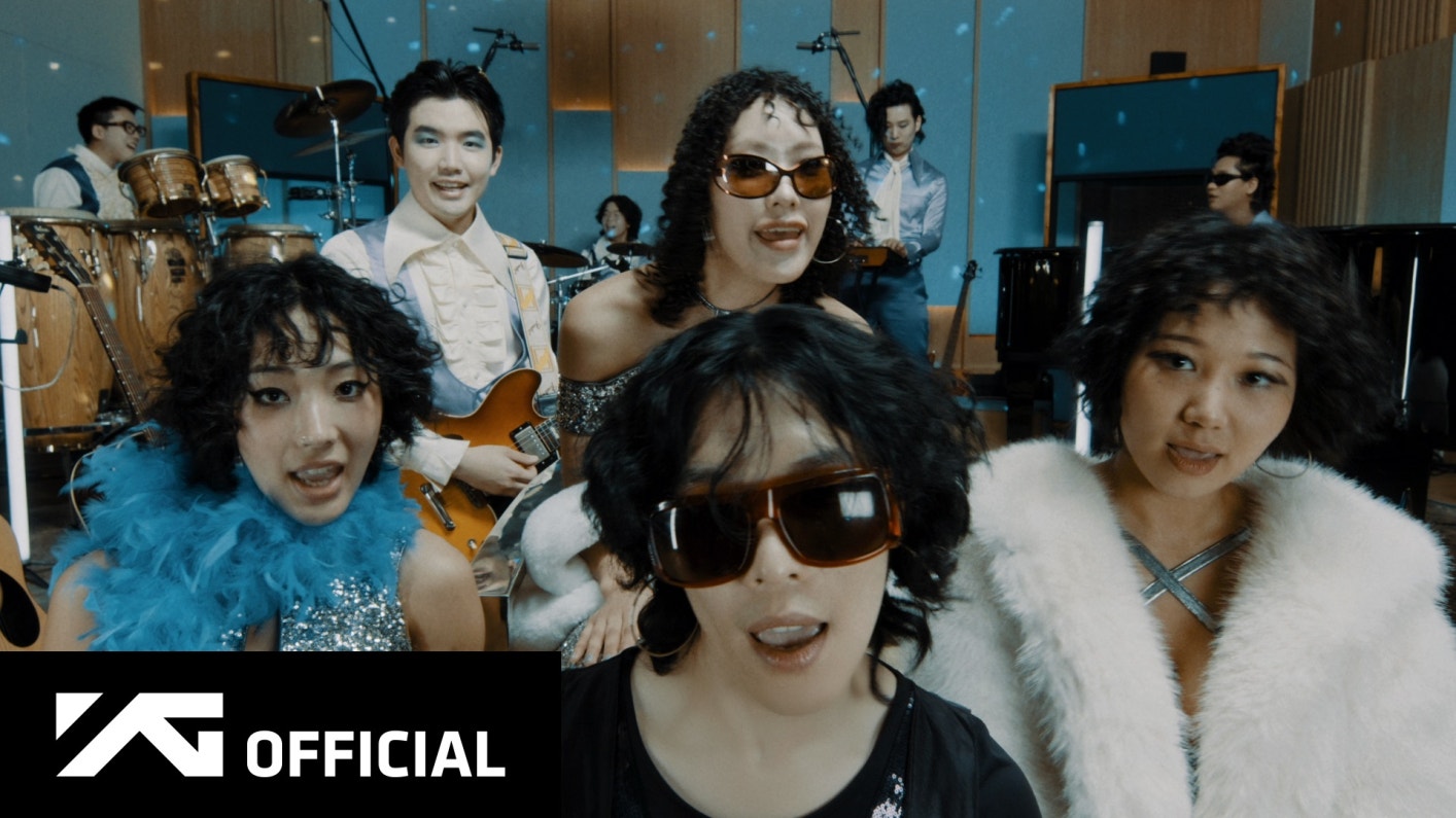 Weverse AKMU Media - 이찬혁 (LEE CHANHYUK) - '멸종위기사랑' M/V