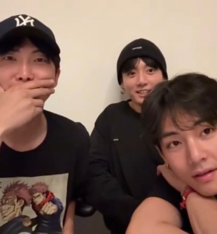 BTS Community Post - O B-Army perdeu todo o direito de dormir ...