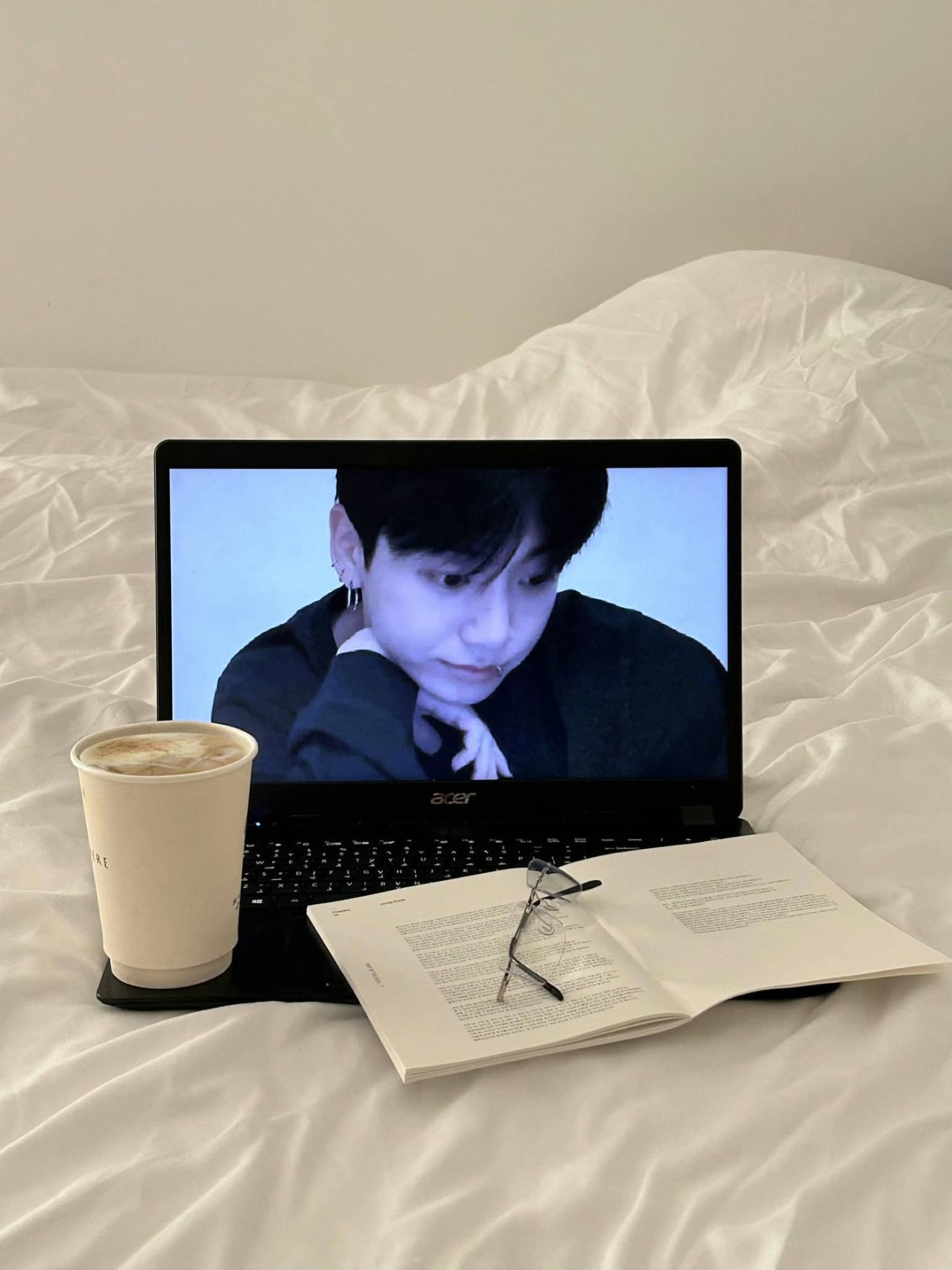 BTS Community Post - 𝗃𝗎𝗇𝗀𝗄𝗈𝗈𝗄's 𝗀𝗂𝗋𝗅 🎧ྀི 💜 #jk #jungkook #jeonjungkook ...