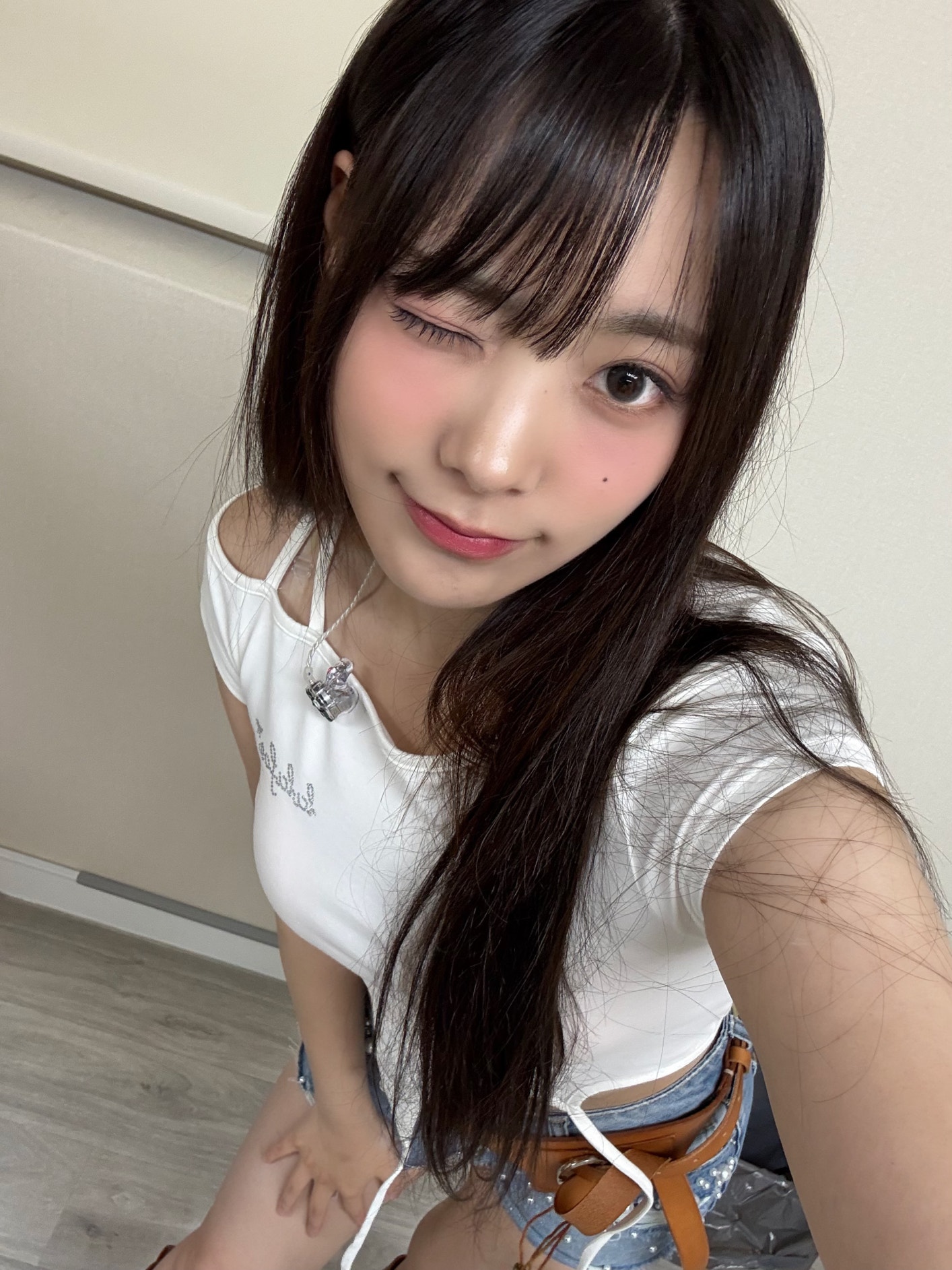 QWER Community Post - 오늘 캐리비안 베이 공연!!🌊 그리고 팬사인회 🩵💚🩵💚 너무 너무 고마웠오 오늘 많이 더웠는데 캐리비안 베이 공연도 신나게 즐겨주기도 ...