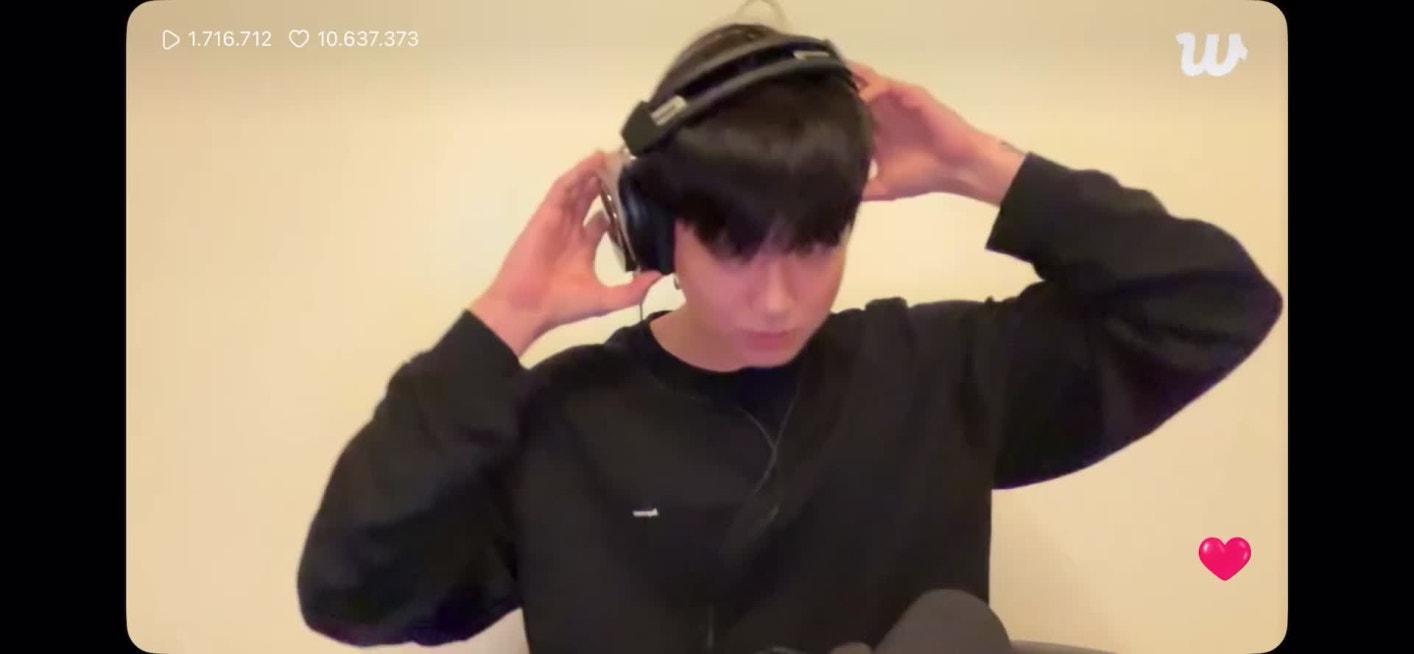 BTS Community Post - Jk 🥹🥹🥹💗 Nos diste ASMR, canto, risas, virus, sugerencias a weverse ...