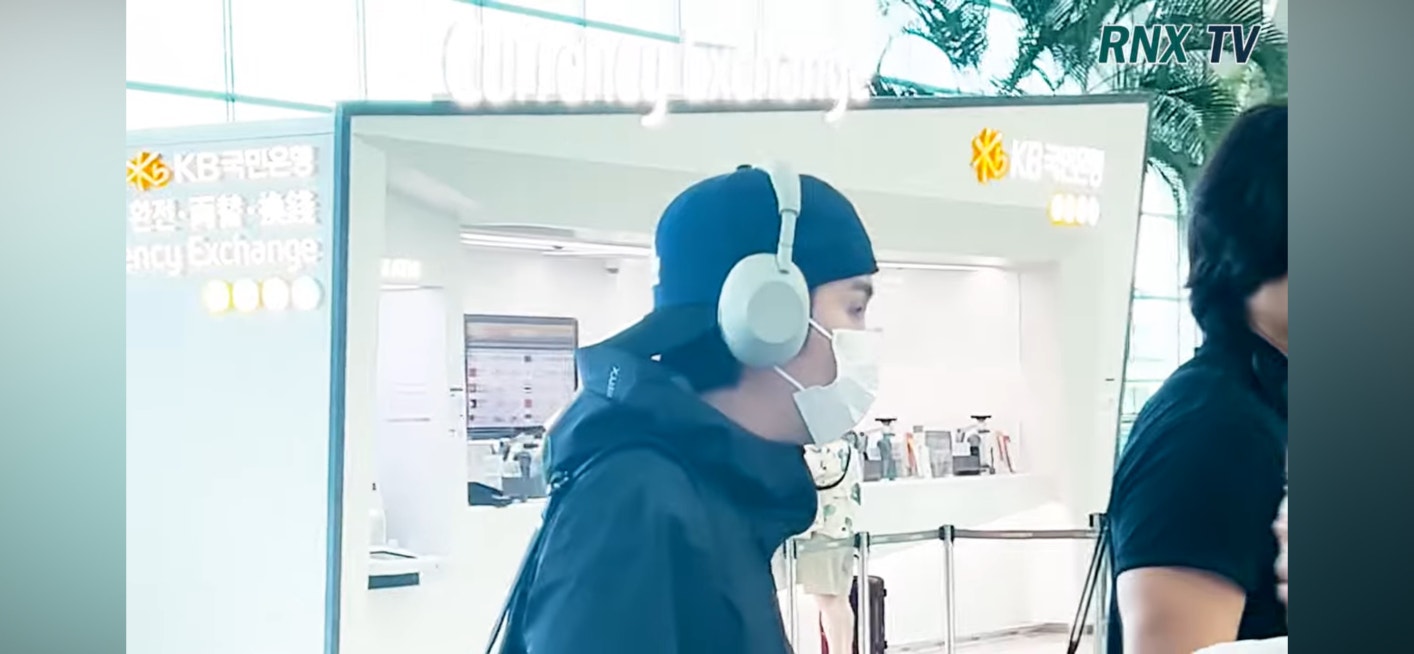 BTS Community Post - Pics i took of our Joonie & Yoogni leaving SK to ...
