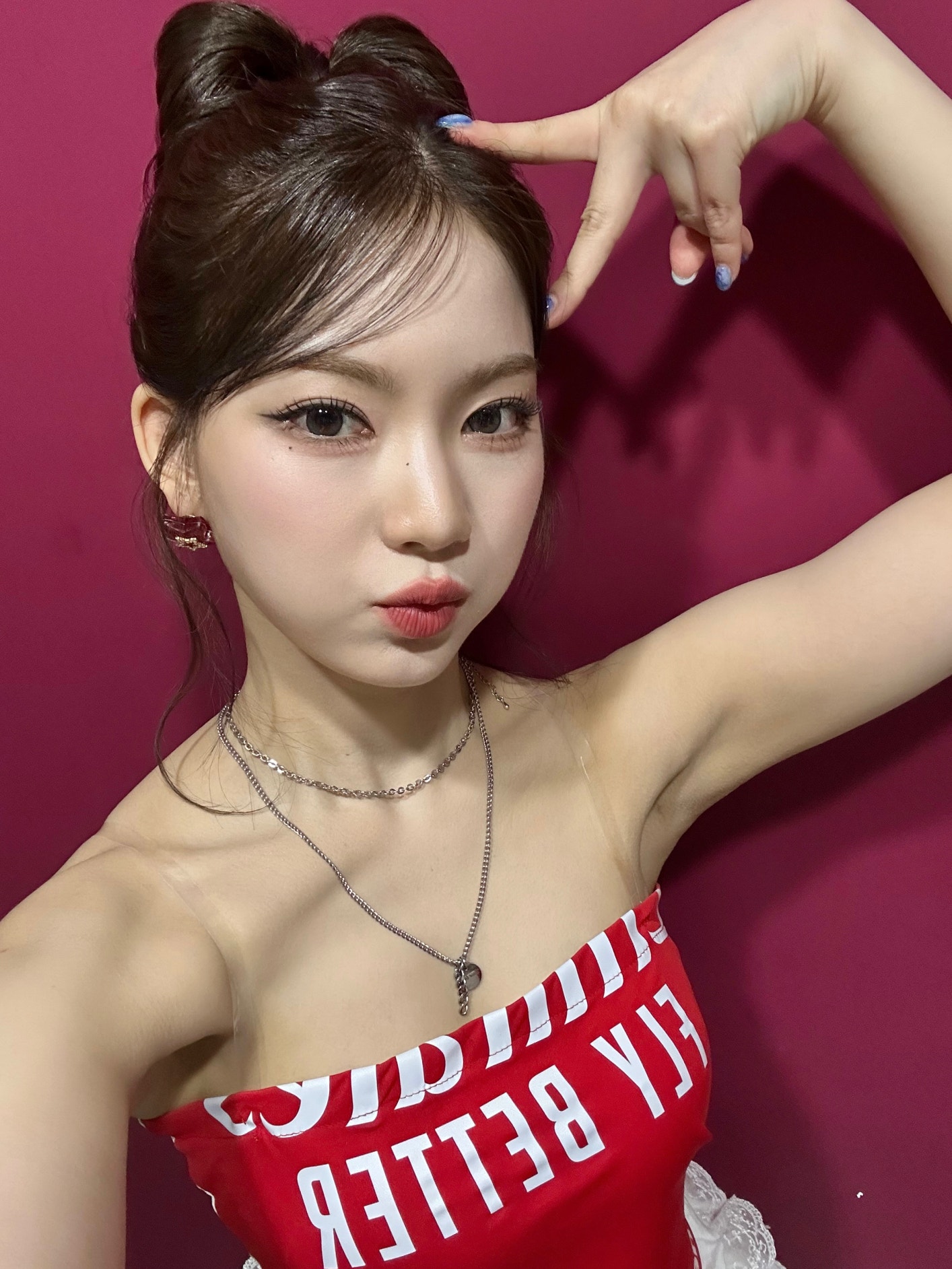 STAYC Community Post - 레드키티이사 왔어욤 🎀🥰 - ISA