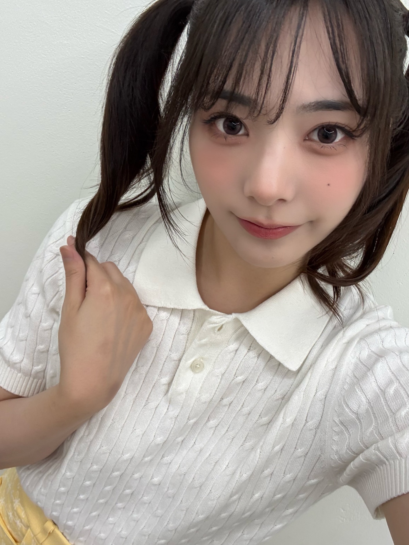 QWER Community Post - 팬싸인회~~ 끝!! 잘 어울리남?! 오늘은 귀여운 머리를 해봤지용 다양한 머리 스탈을 도전하고 있다요 ㅎㅎ 근데 양갈래는 이제 ...