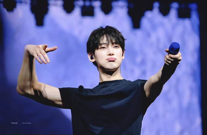 ENHYPEN Community Post - THE BROAD SHOULDERS AND THE ARMS?????😵‍💫😵‍💫KIM ...