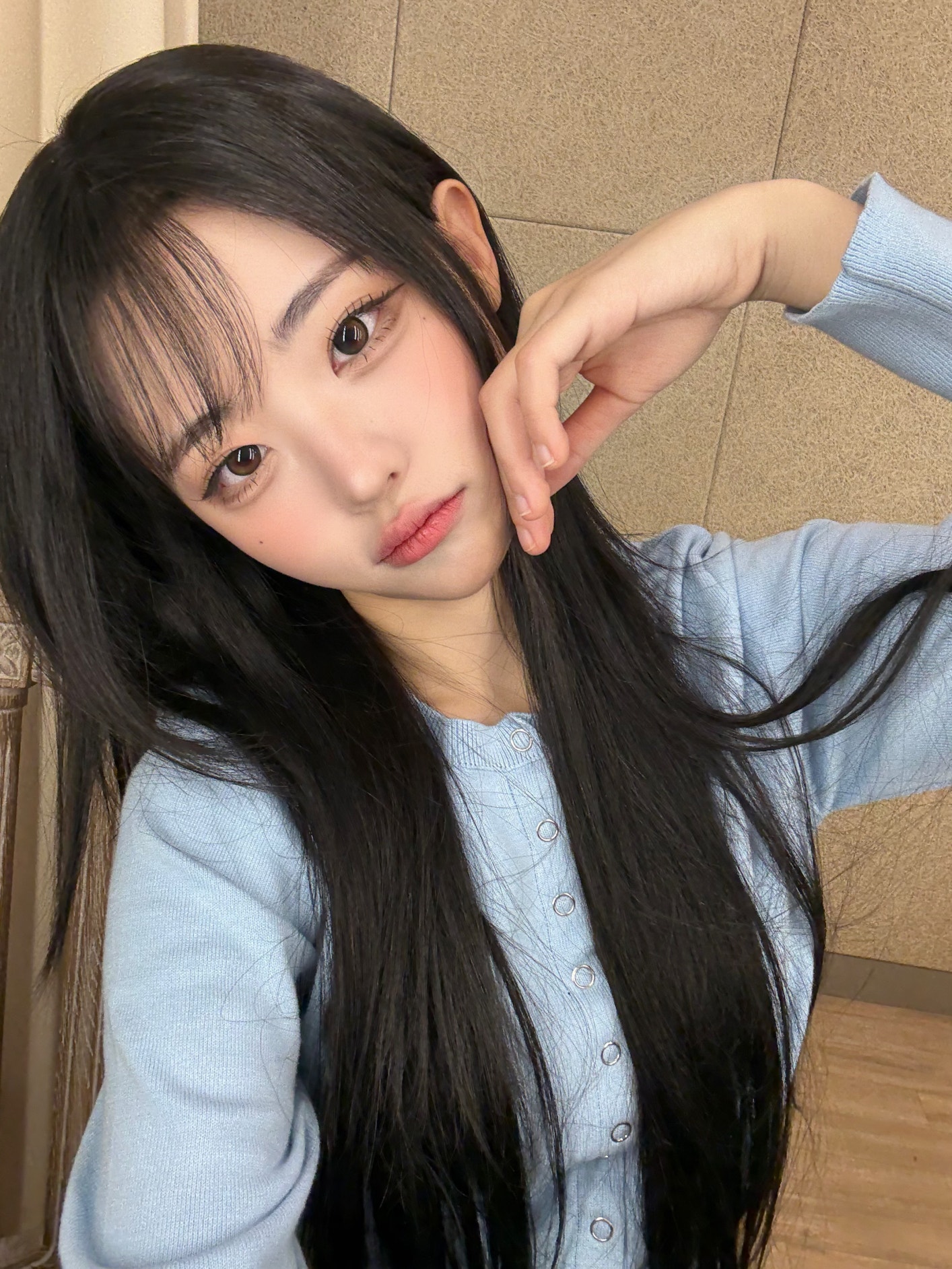 QWER Community Post - 오늘 팬싸인회도 너무너무 즐거웠구 감동이었어요 ㅠㅡㅜ 다들 왜 이제 못볼것처럼 말하는거야!!! 앞으로 ...