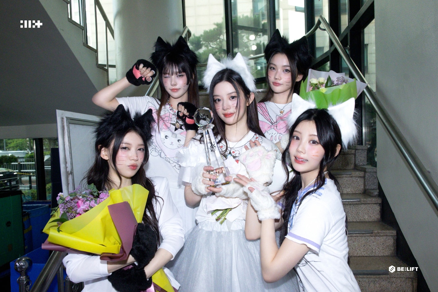 Weverse ILLIT Image - [Behind Cut] ILLIT (아일릿) ‘bomb’ MUSIC SHOW BEHIND PHOTO