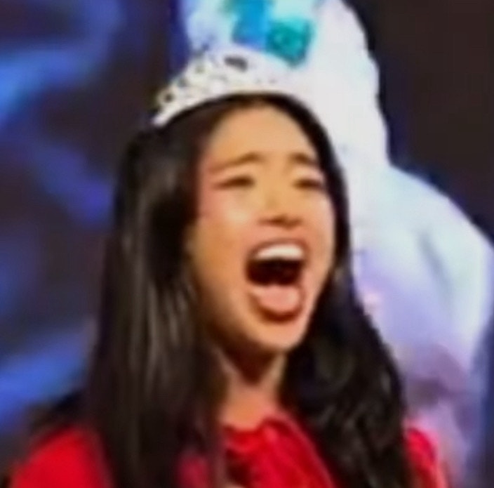KATSEYE Community Post - YALL I CHANGED MY PFP TO CRASH OUT SOPHIA