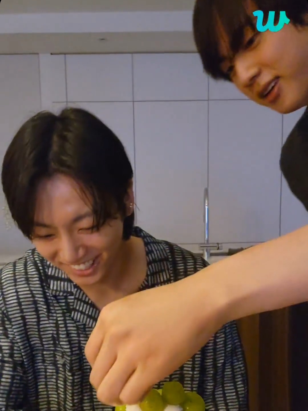 BTS Community Post - #to_jin 내일은 정국씨의 생일이네요 🐰 작년까지는 떨어져있었지만 올해는 함께해서 축하하고 지낼 수 있을까...? 정국씨의 생일 ...