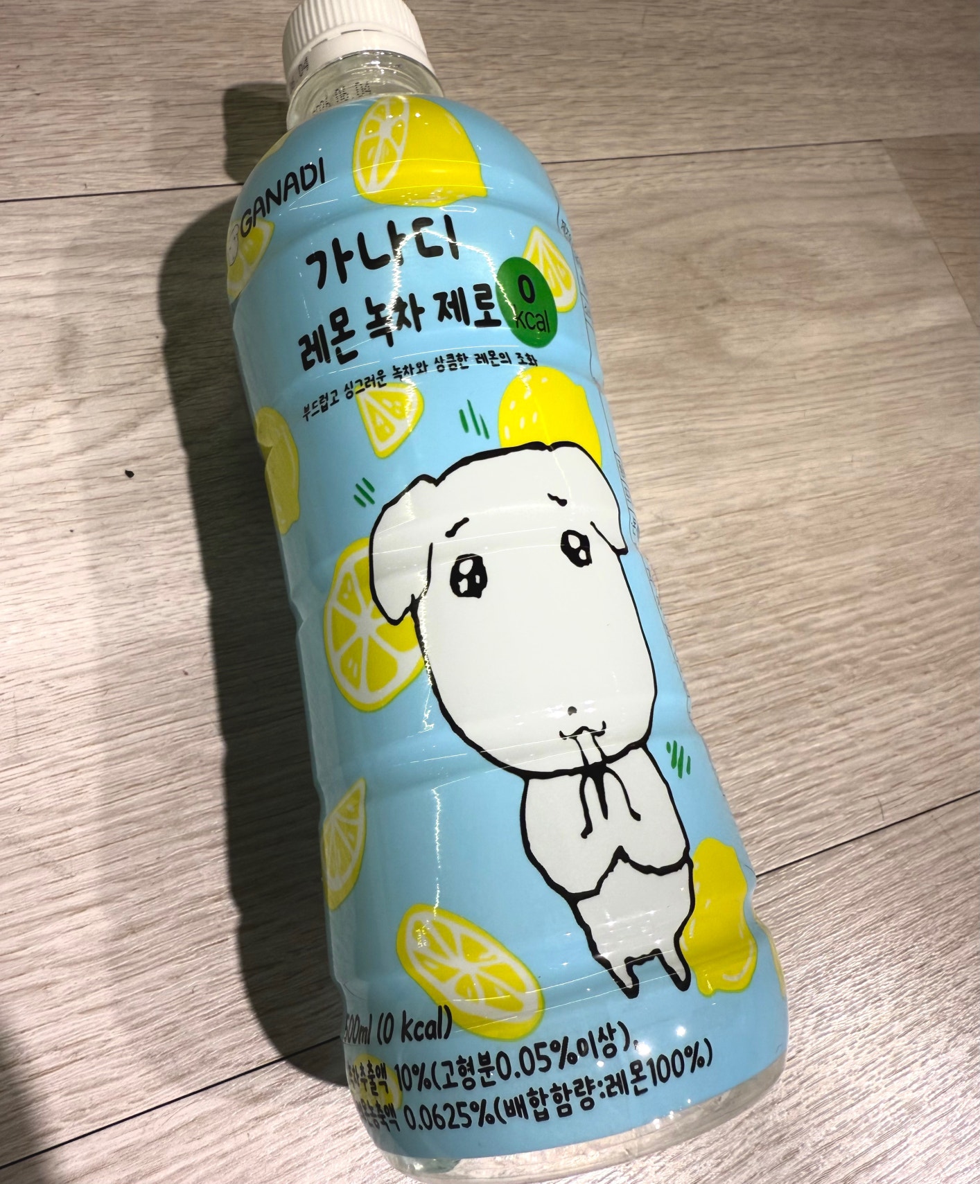 Hebi. Community Post - 아뇽🤍 이제 곧 집에 간드앗!!!! 다들 모해 지금 마시는 음료수 소개해주고싶어서 찍었어요(광고아님) 어제는 같은거 복숭아맛으루 ...