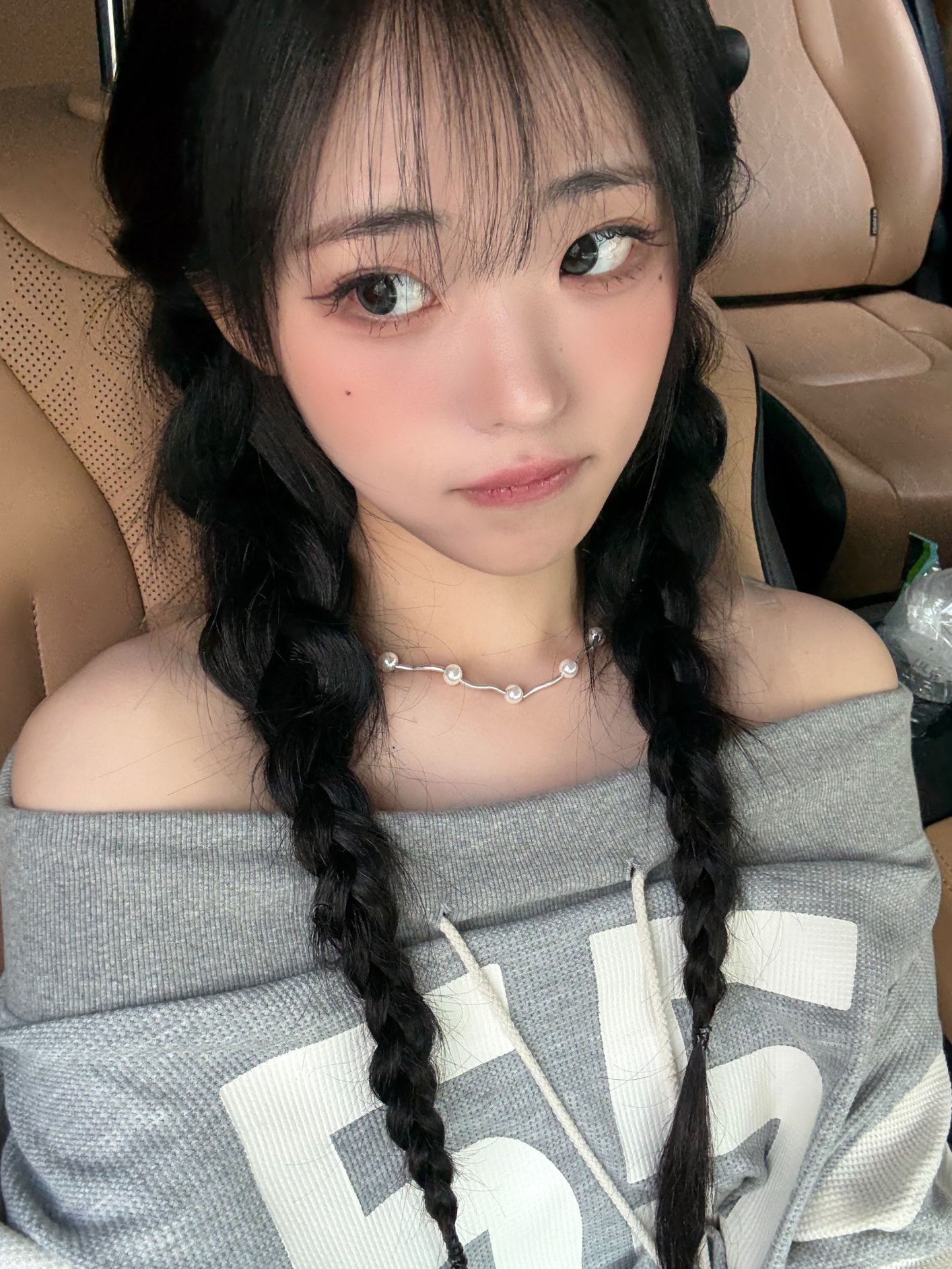 QWER Community Post - Rockation!!🎸🤟🏻 빨리 만나고싶다 두근두근🩵 - Hina