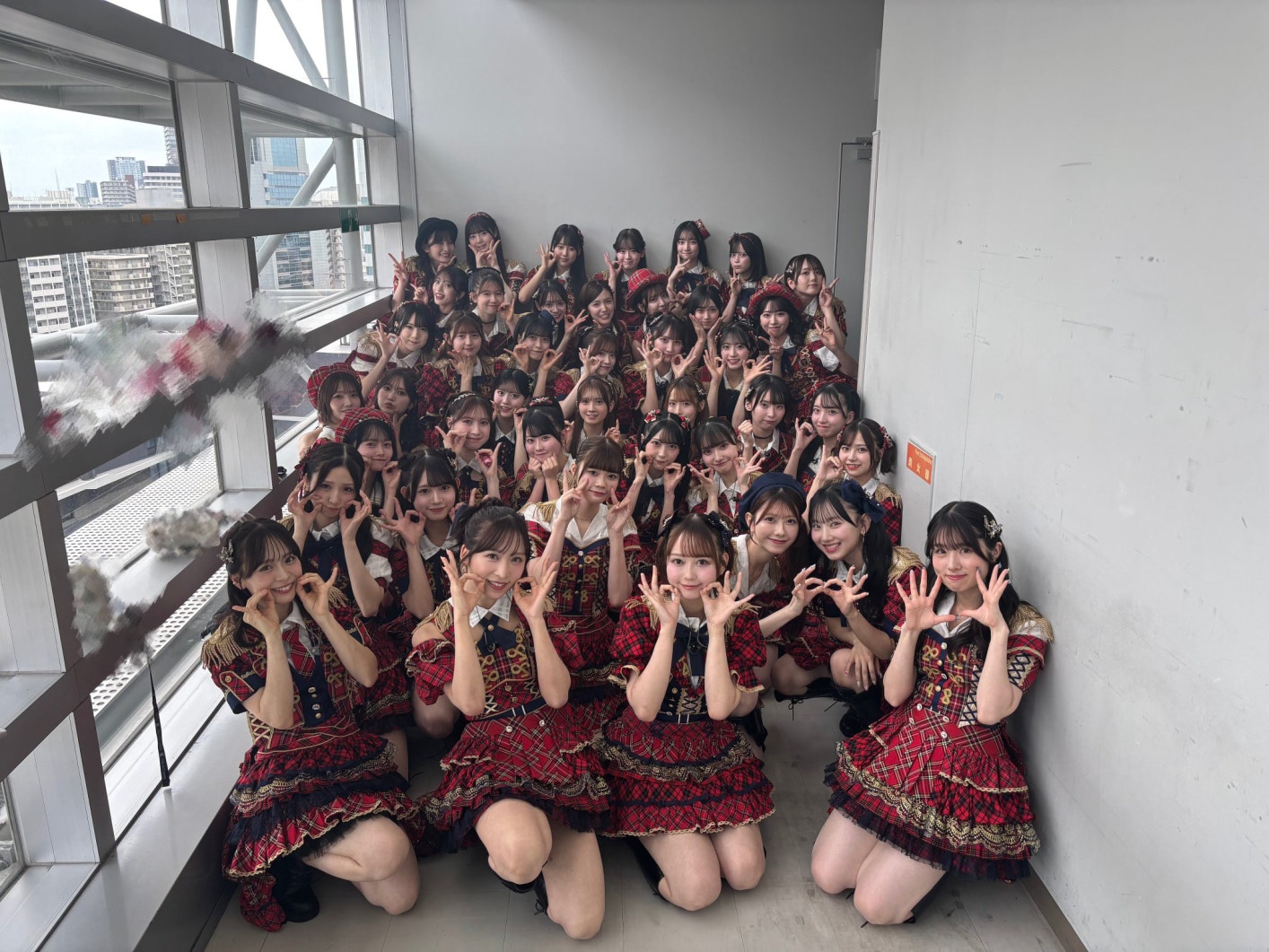 AKB48社群貼文 - 🏰 #AKB48_PARTYが始まるよツアー 🏰 大阪 昼公演ありがとうございました🐯📣 センター試験も復活 🧐📝 生配信・見逃し配信はHuluで𓆩♛𓆪 ☑︎約1ヶ月の ...