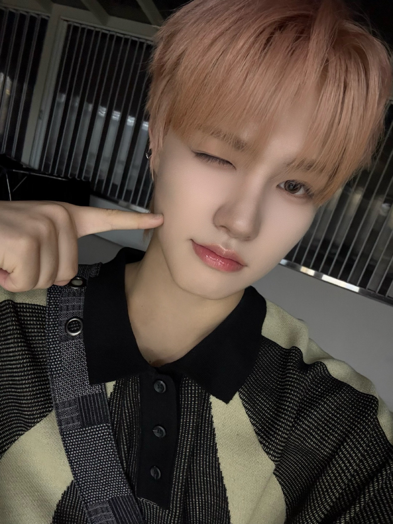 AHOF Community Post - 핑크💗 - JUWON