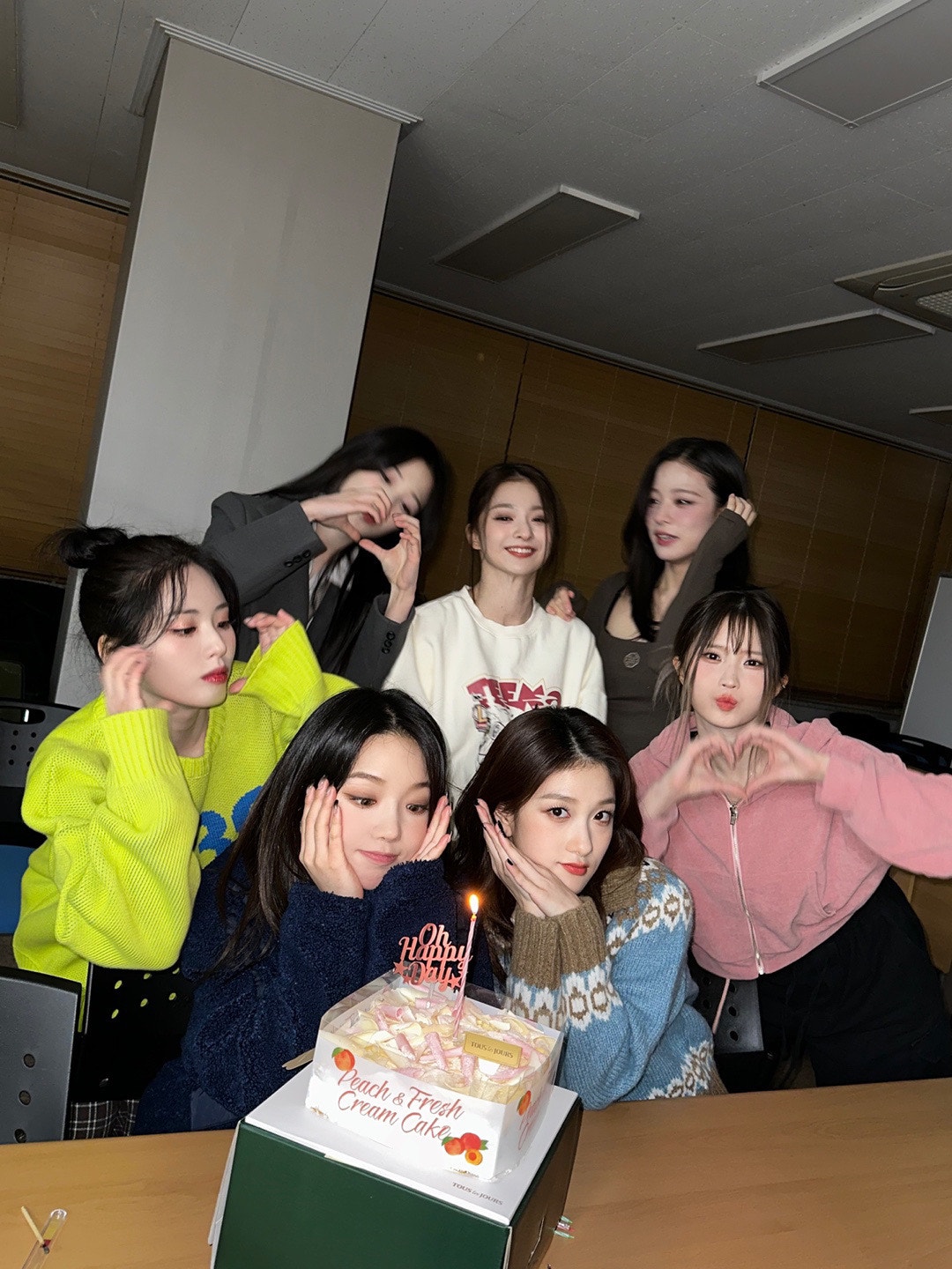 Fromis9 Community Post 모든 플로버 분들 그리고 우리 사랑스런 맴버들 모두 새해 복 많이 받으세용💚💚