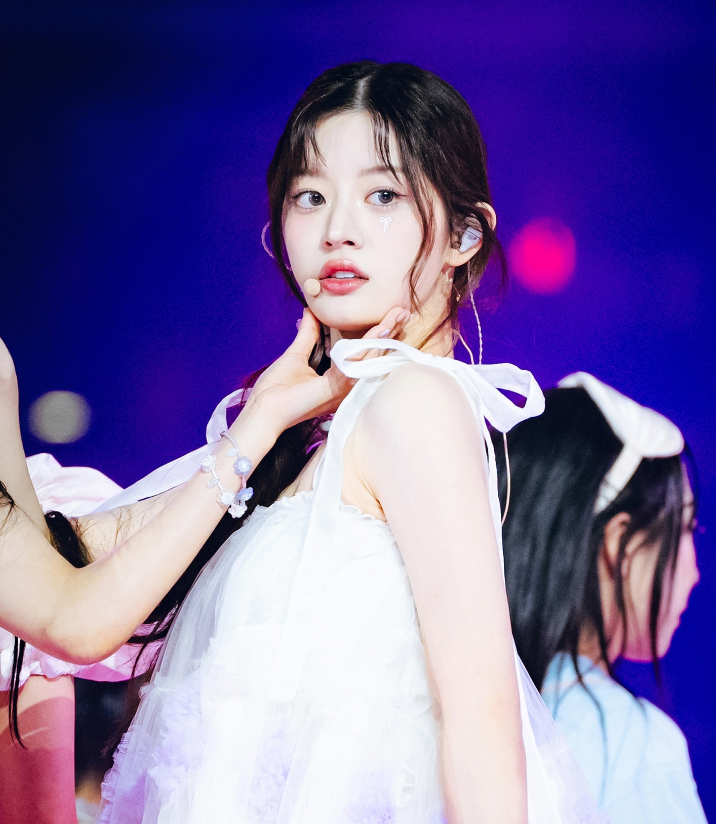 ILLIT Community Post