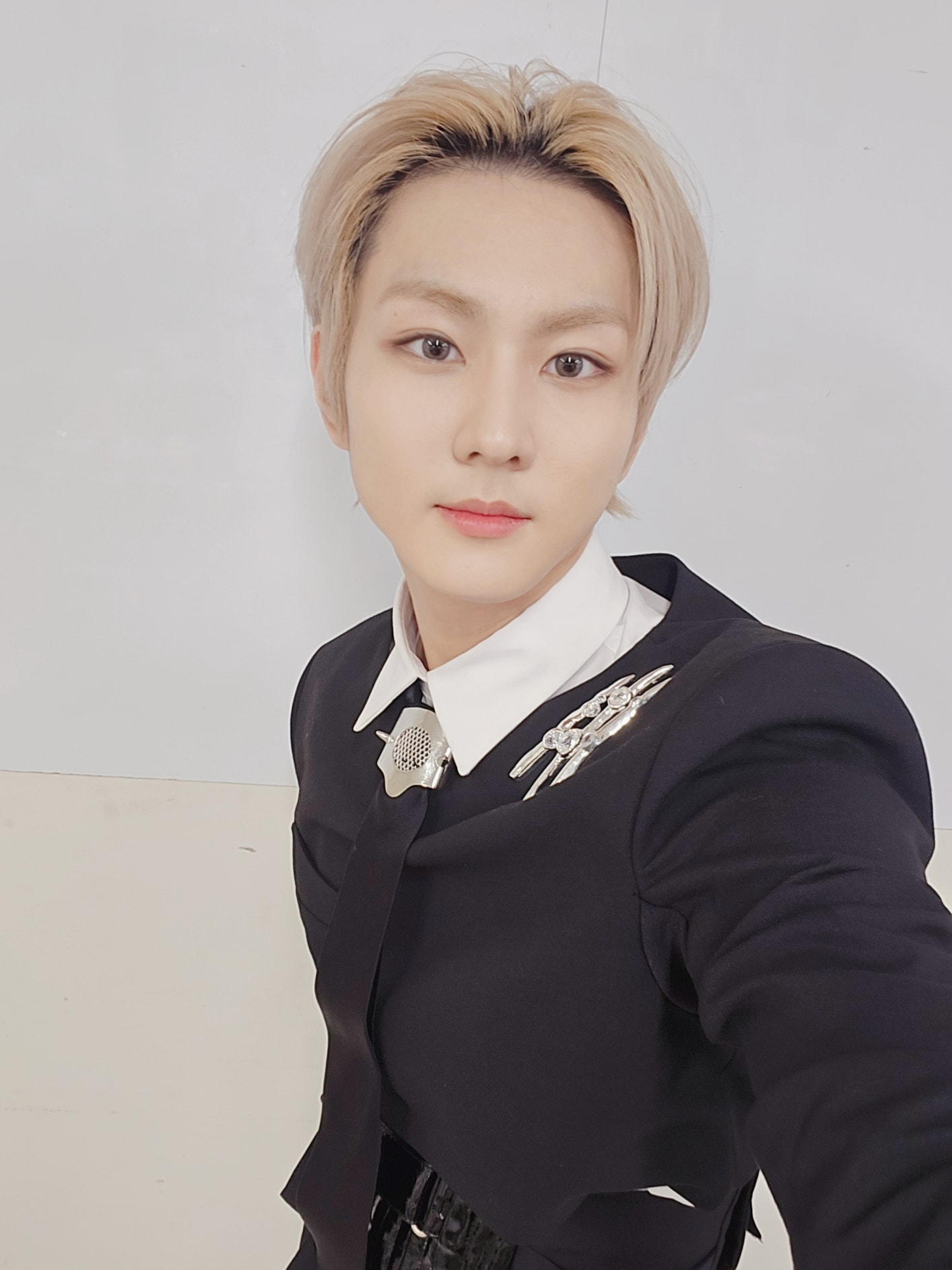 ENHYPENコミュニティの投稿 - 벌써 2025년이 7일이나 지났군요!! - JUNGWON