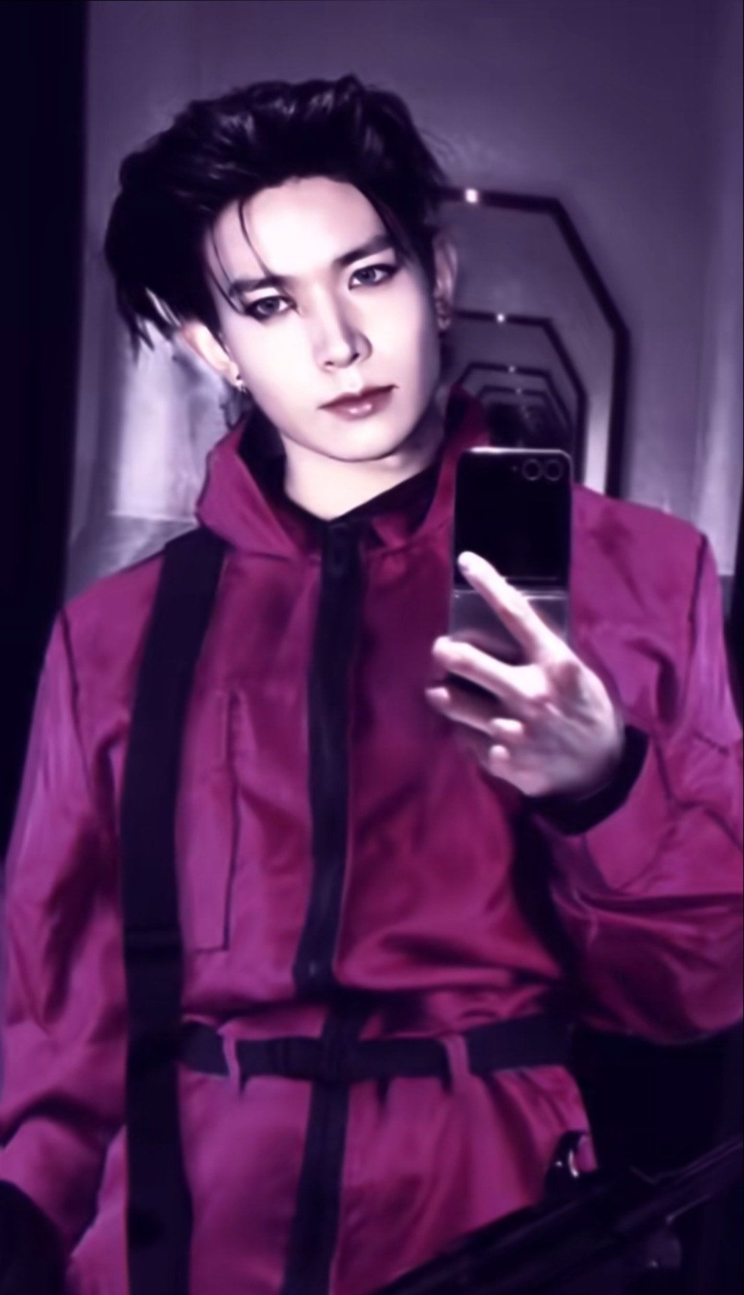 enhypen-community-post-omggg-heeseung-wears-clothes-squid-game
