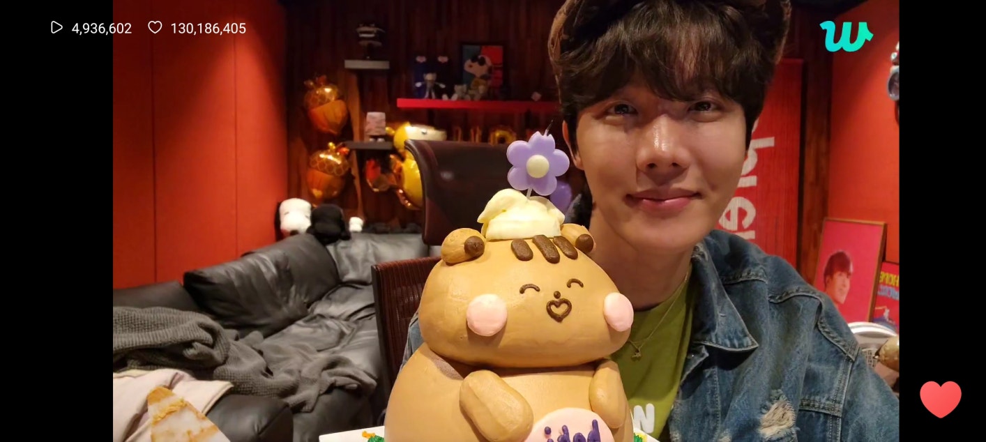 BTS Community Post - Hobi on tour 😭😱🎉🥰👏