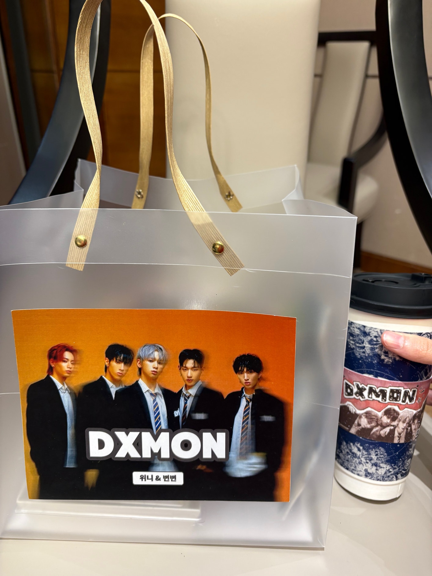Dxmon Community Post 중국에 왔다😼 너무 맛있게 잘 먹었어요 그리고 많은 팬분들을 만날 수 있어서