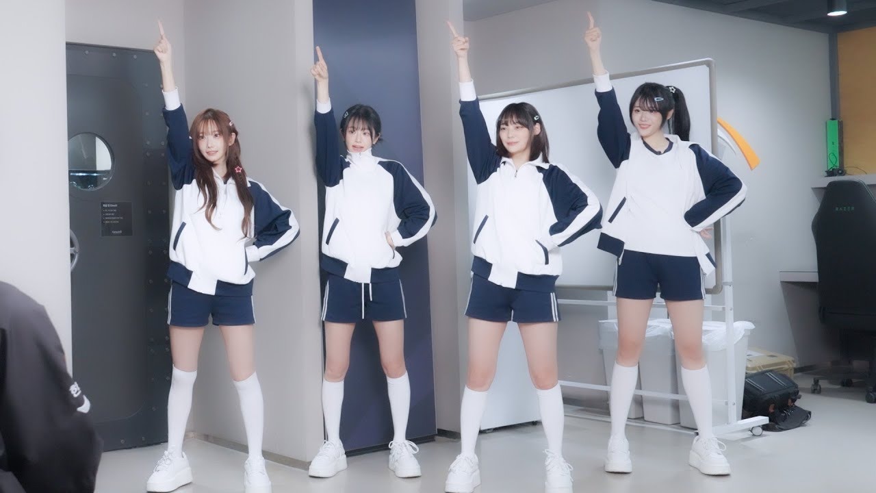 Weverse QWER Media - 당신 곁에 1,2, QWER!! l QWER The 1st Fan Concert Teaser