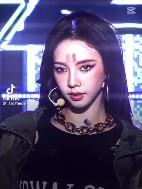 aespa Community Post - I have made 3 different edit of Karinaa,hope y ...