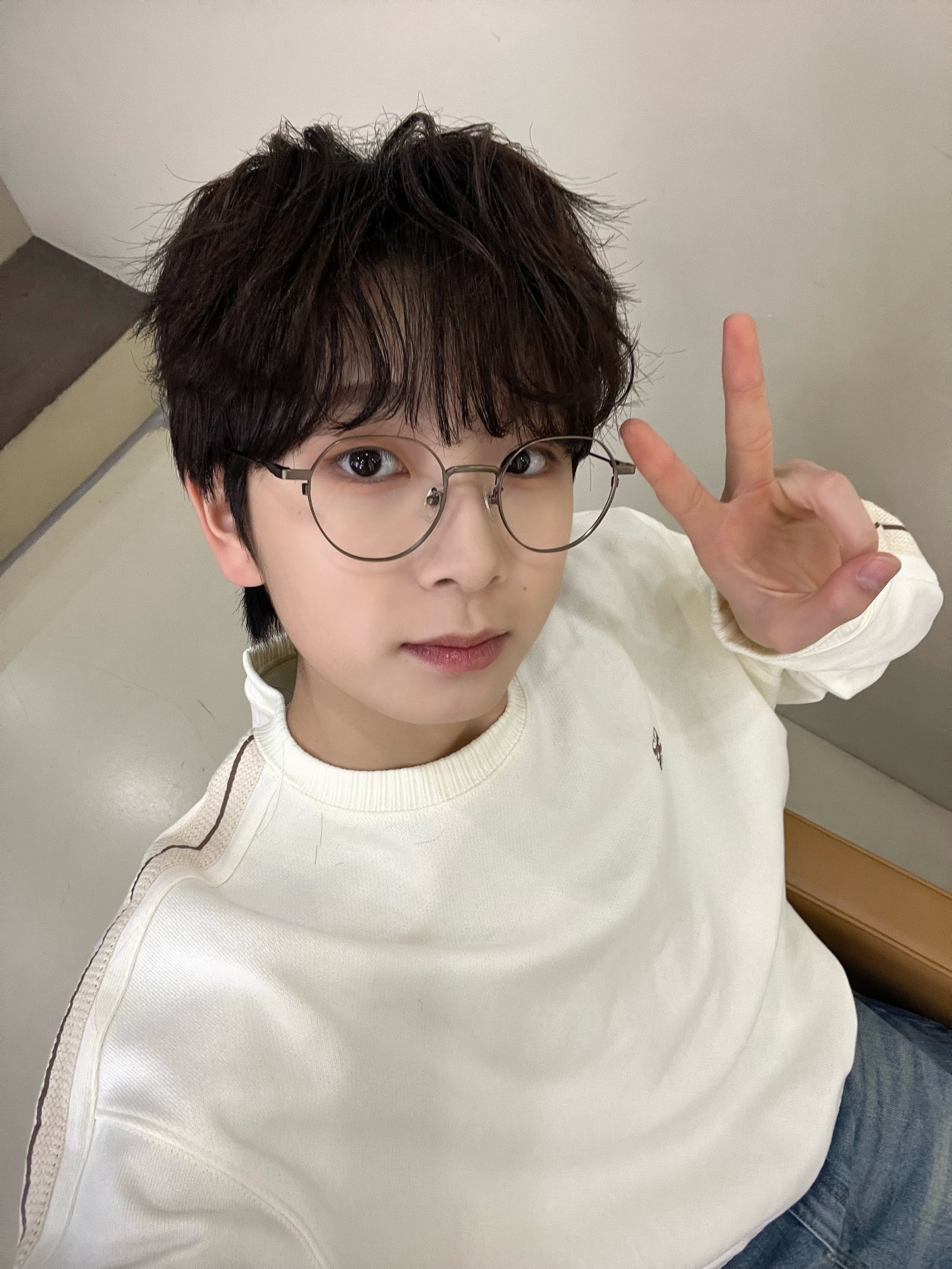 AMPERS&ONE社区帖子 - 오늘 안경 어때요? 🥸 - KYRELL