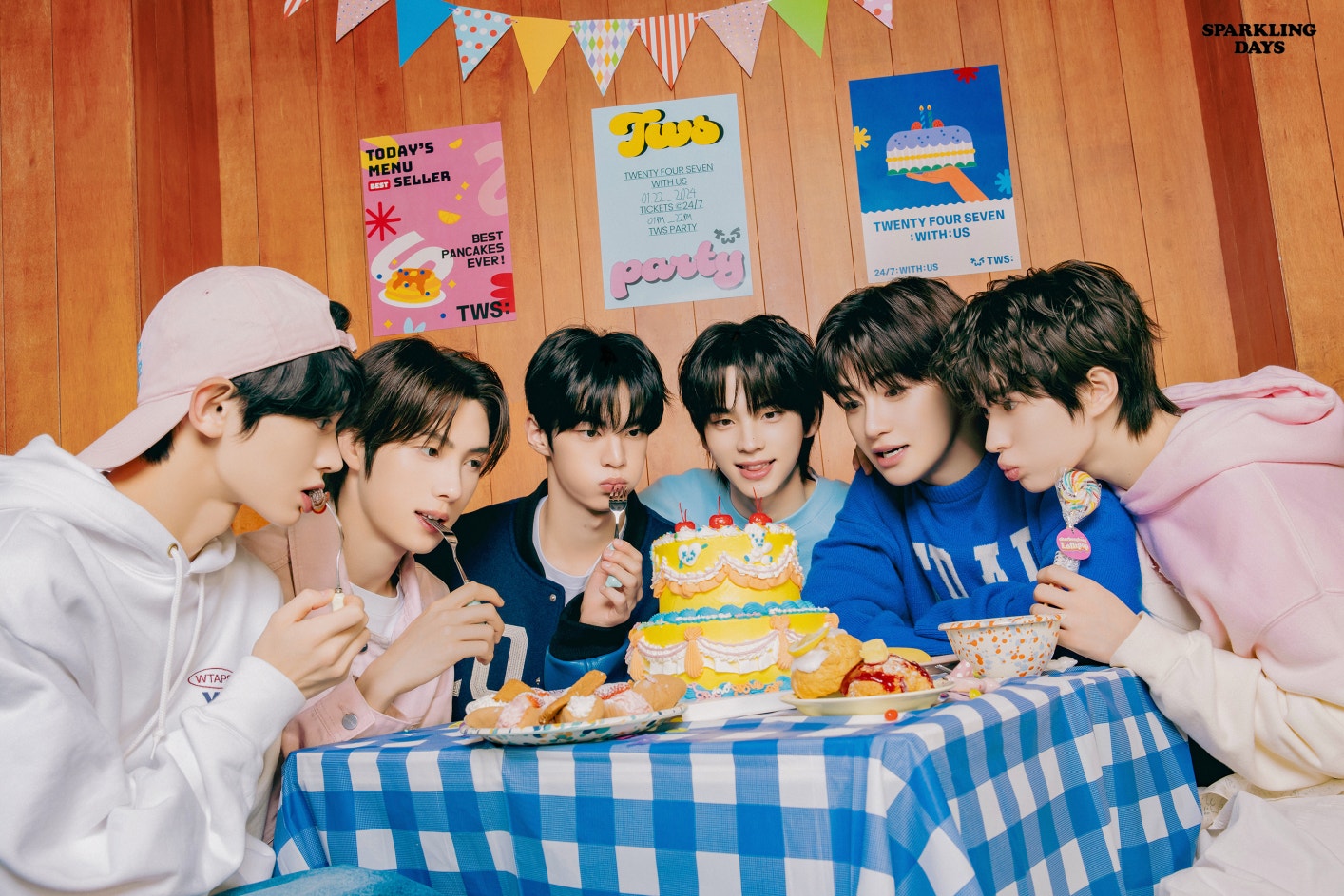 Weverse TWS 画像 - [2025 Sparkling Days] TWS Family Photo 💫