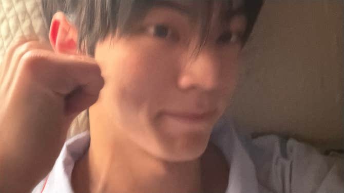Tws Community Post 투어스 1주년 축하🤍🤍 2분전 사진😶 Dohoon