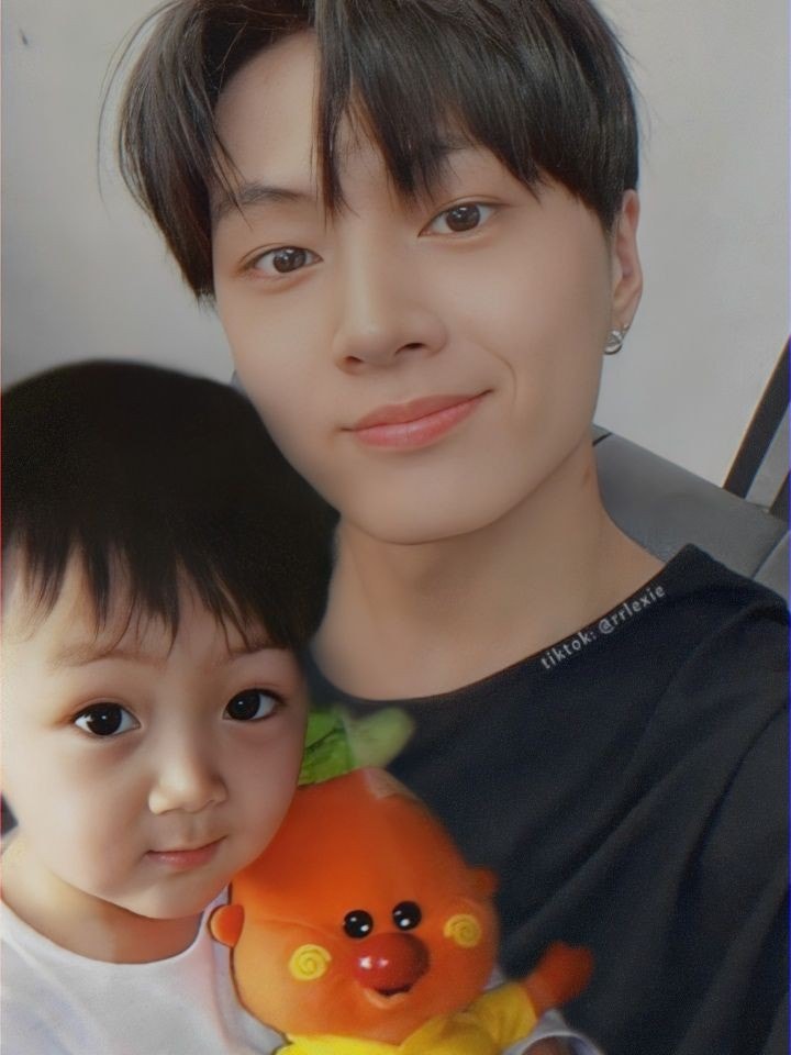 ENHYPEN Community Post - the idol jeongsung park and his son amusemnt ...