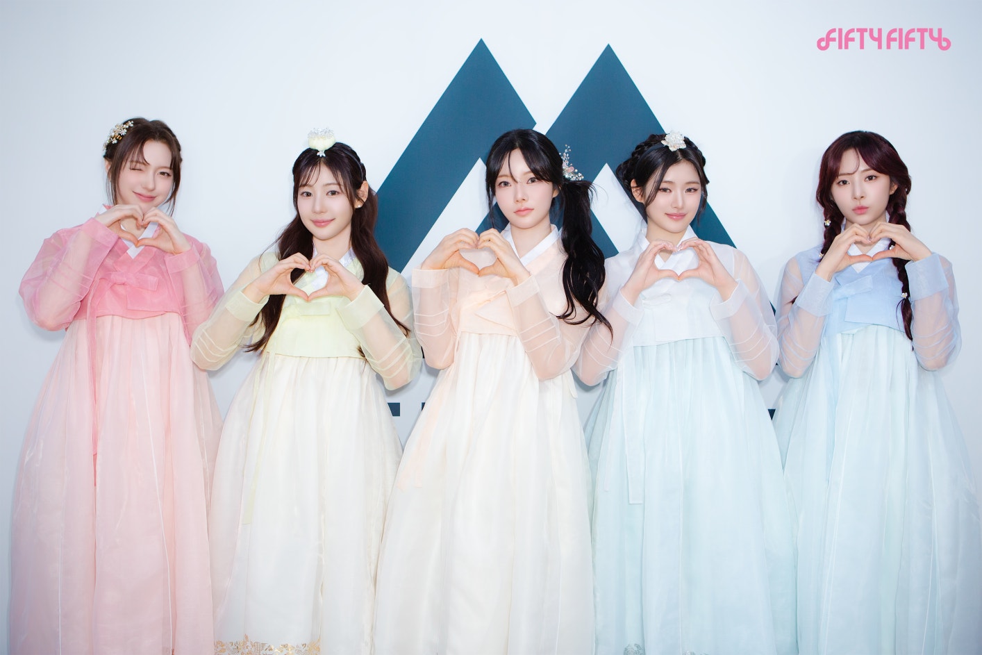 Weverse FIFTY FIFTY Image - [Weverse only] FIFTY FIFTY 2025년 설날 인사 ...