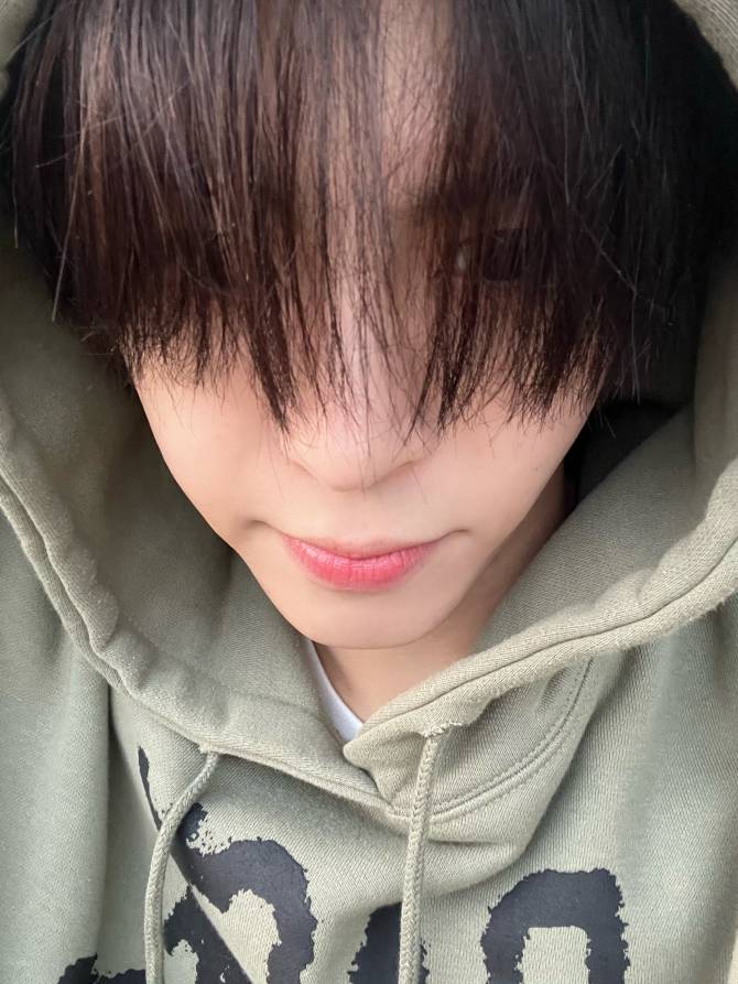 Nowadays Community Post 혼자 잘 노는 우리 현빈이 Hyeonbin