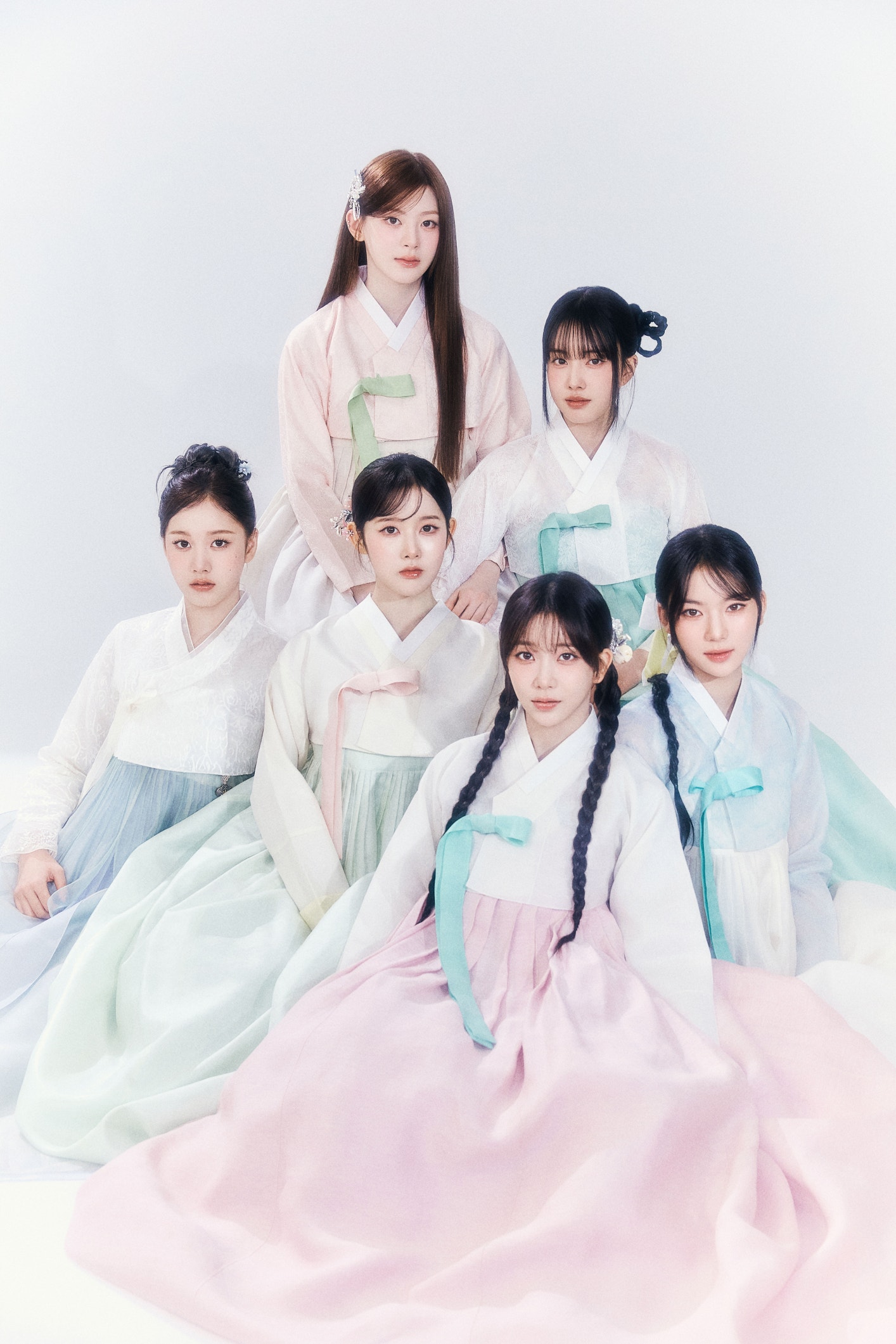 Stayc Community Post 허억 한복테이씨 미쳤다 여기 천국인가요 제 앞에 천사가 6명이나 있는데