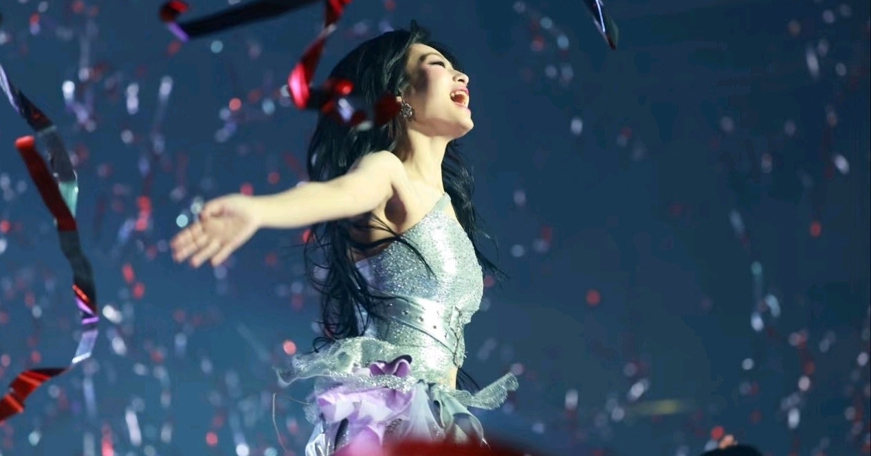 BABYMONSTER Community Post - I wonder if we deserve this smile Can we keep it for a while Your ...