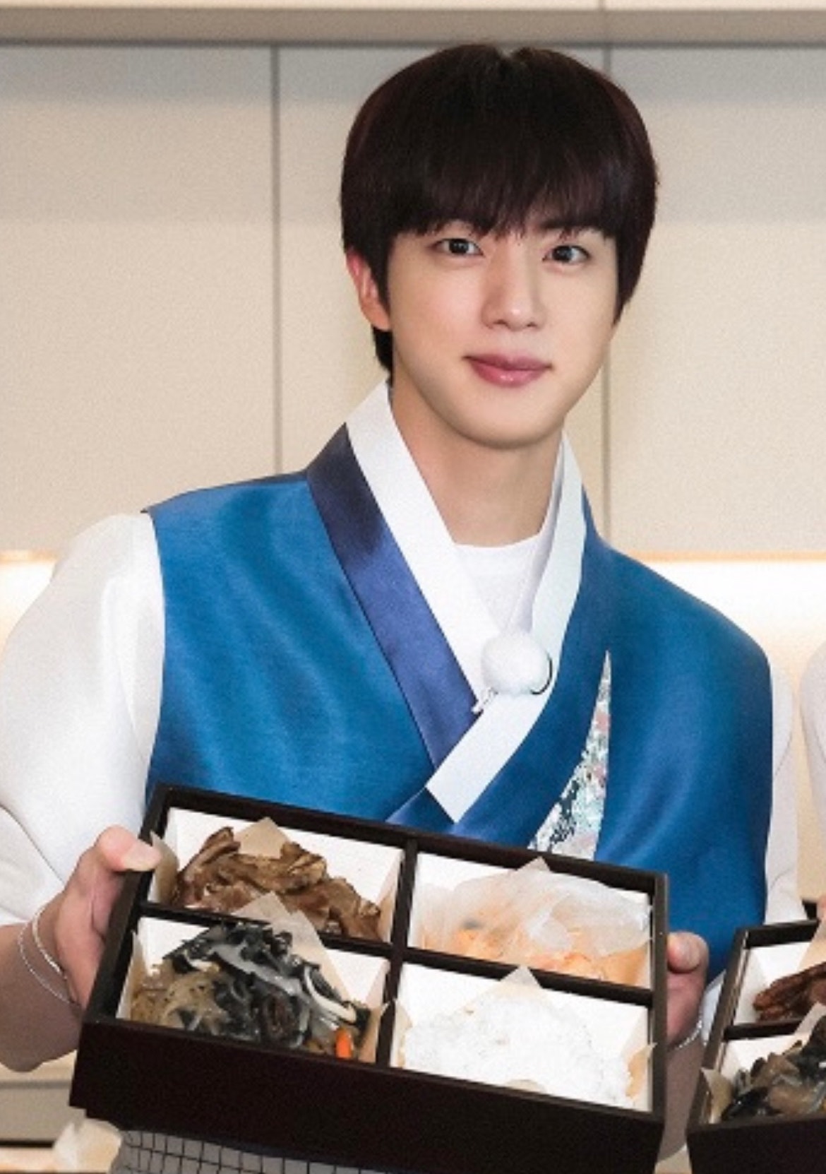 BTS Community Post - ☆。.:＊・゜☆。.:＊・゜☆。.:＊・゜☆。.:＊・゜ JINくんおはよう🩵 どんな朝を迎えてますか まだ寝てるかな "RUN JIN"🐹 今日は ...