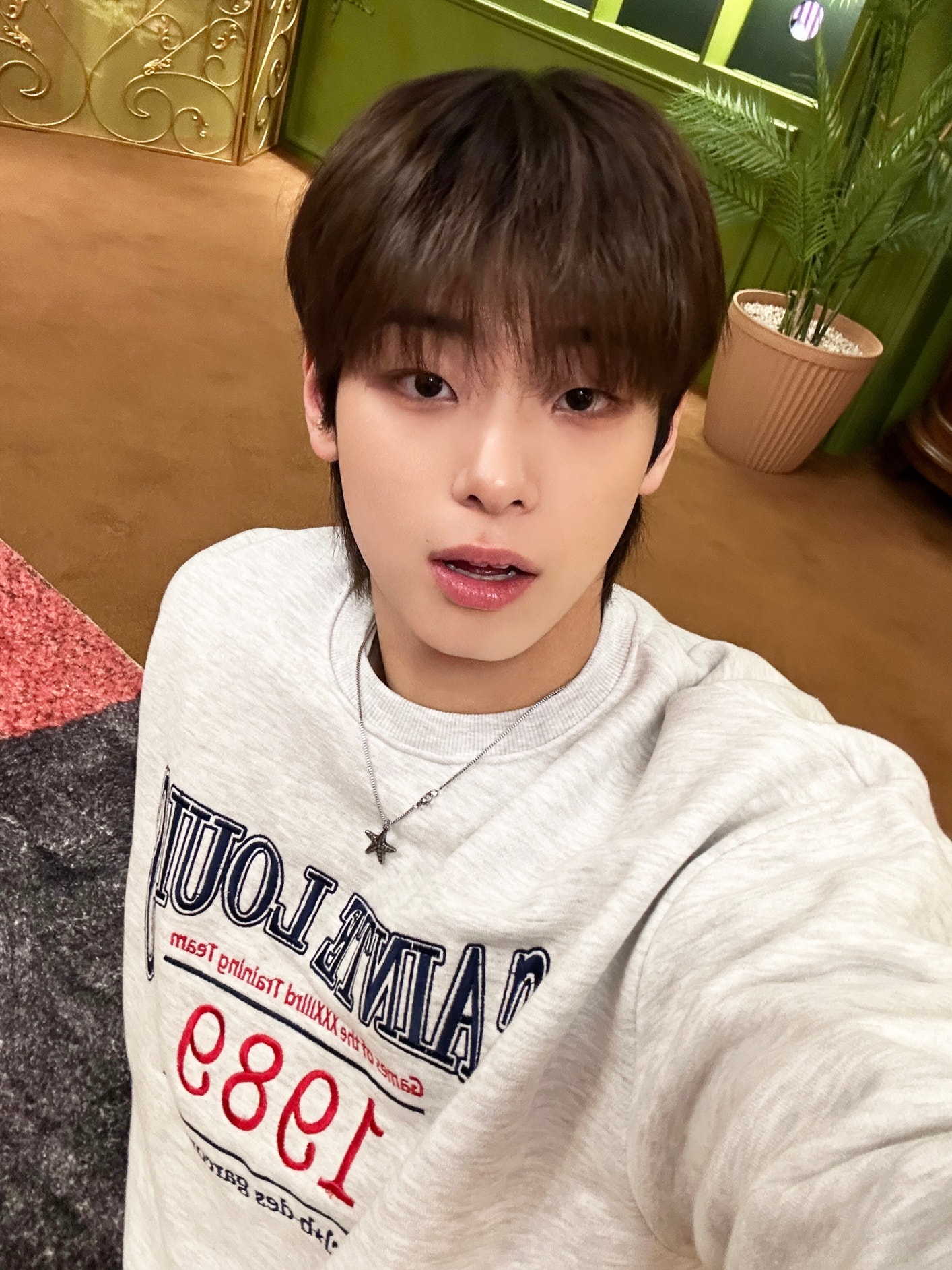 82MAJOR Community Post - 여러분! 올 한 해 꼭 건강하게 보내요! 항상 행복하구 에티라는 이름 생긴 지두 ...