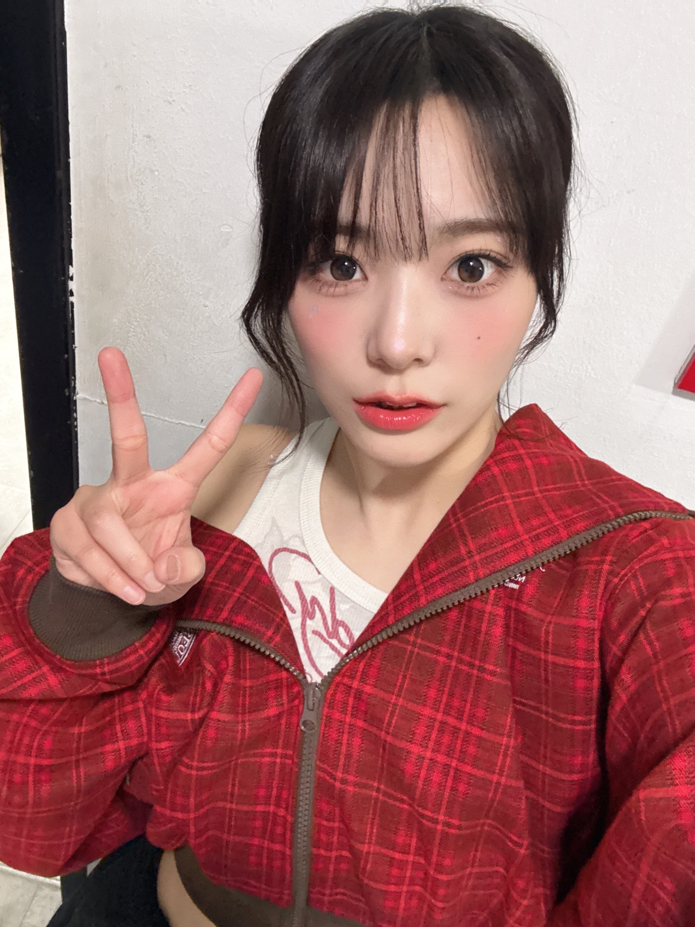 QWER社群貼文 - 1, 2 QWER 1st 팬콘서트 무사 종료💚 멀리서도 가까이서도 어디라도 와주는 우리 바위게들!! 항상 ...