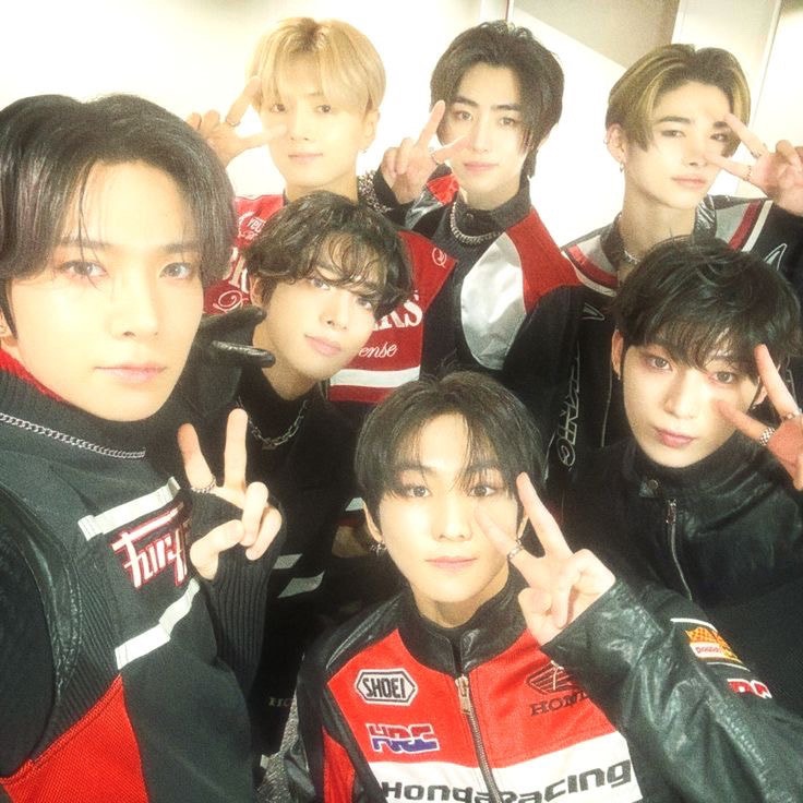 ENHYPEN Community Post - - trend da heemy !💗 • Eu e elas em outra vida ...