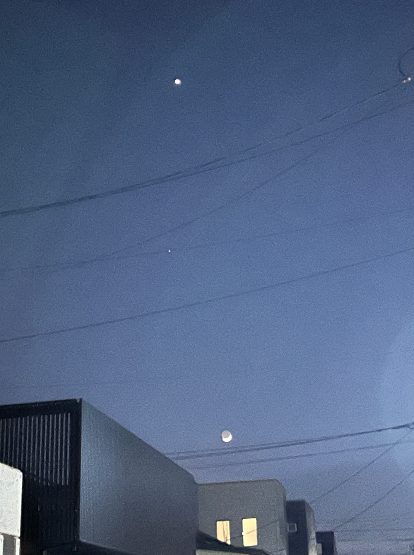 TWS Community Post - TWS의 모든 사람들은 무엇을하고 있습니까? 오늘 하늘을 보셨나요? 달과 금성이 보였고, 한국에서도 보였을까