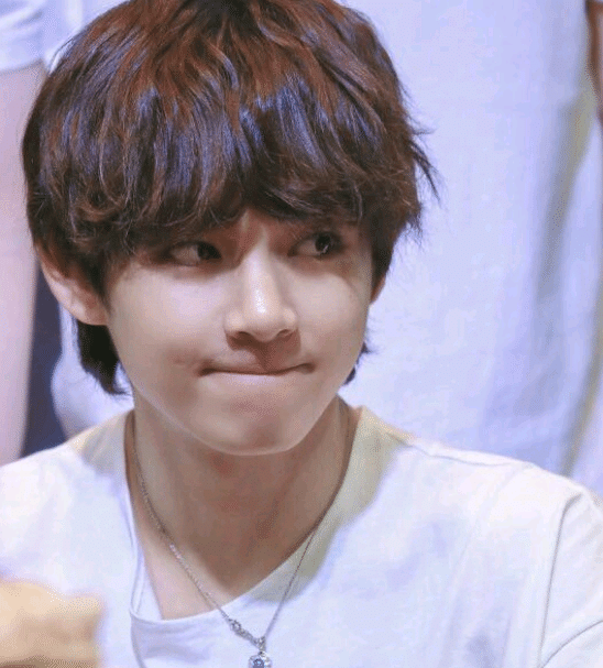 BTS Community Post - 🐻🤏🏻🥹