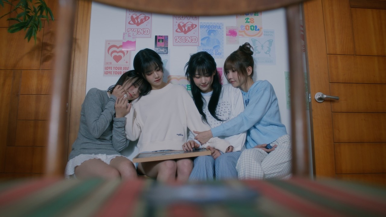 위버스 QWER Media - 1st FanCon 1,2 QWER l Concert VCR (Opening,Bridge)